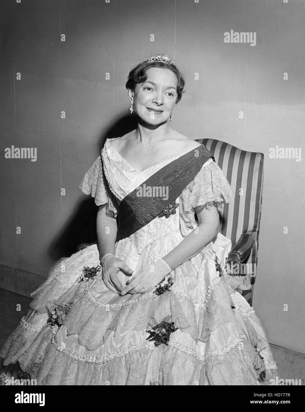 Helen Hayes in Queen Victoria costume, ca. 1940 Stock Photo - Alamy