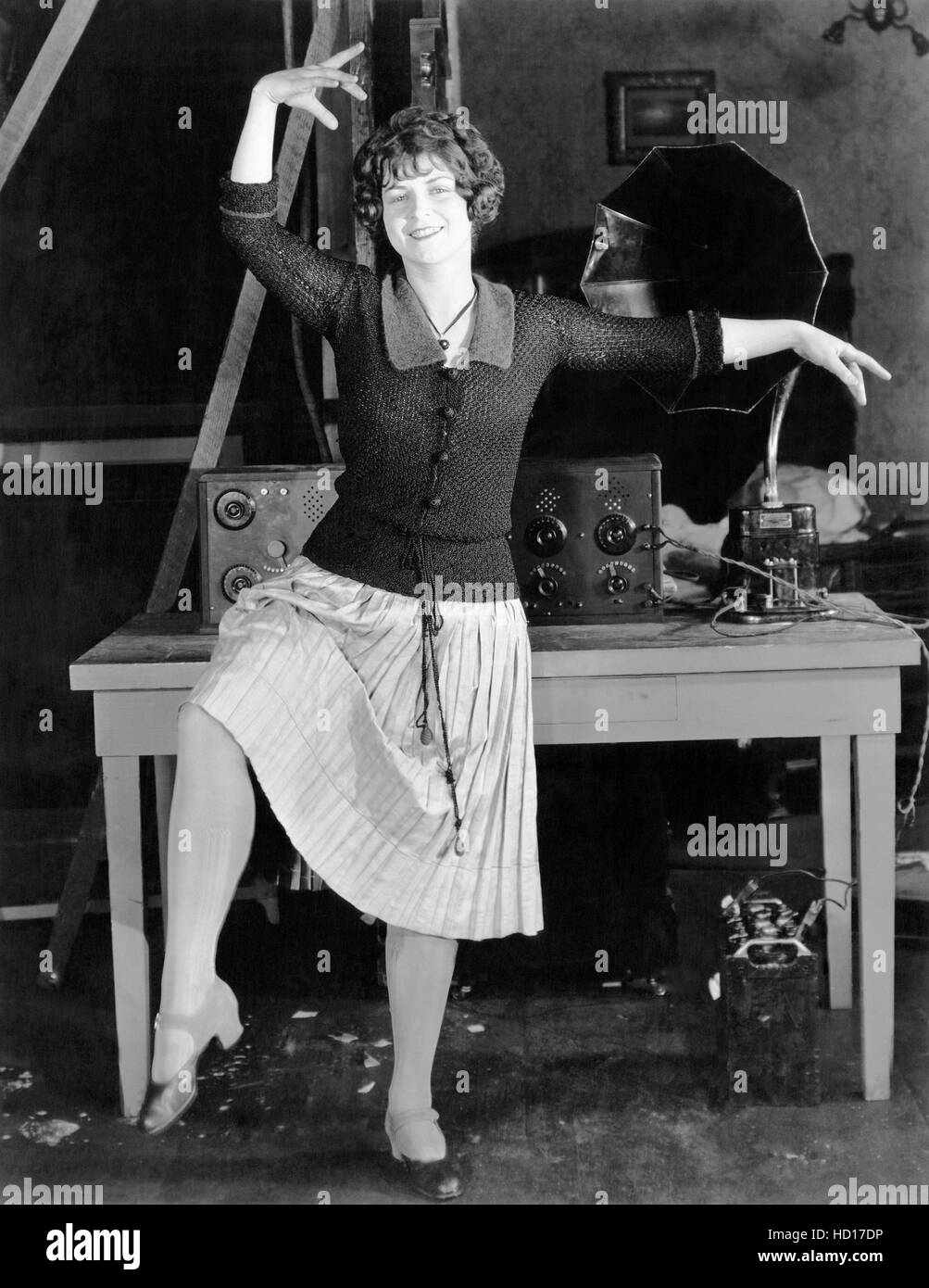 Silent movie actress Helen Lynch, practicing her dance steps, 1927 ...
