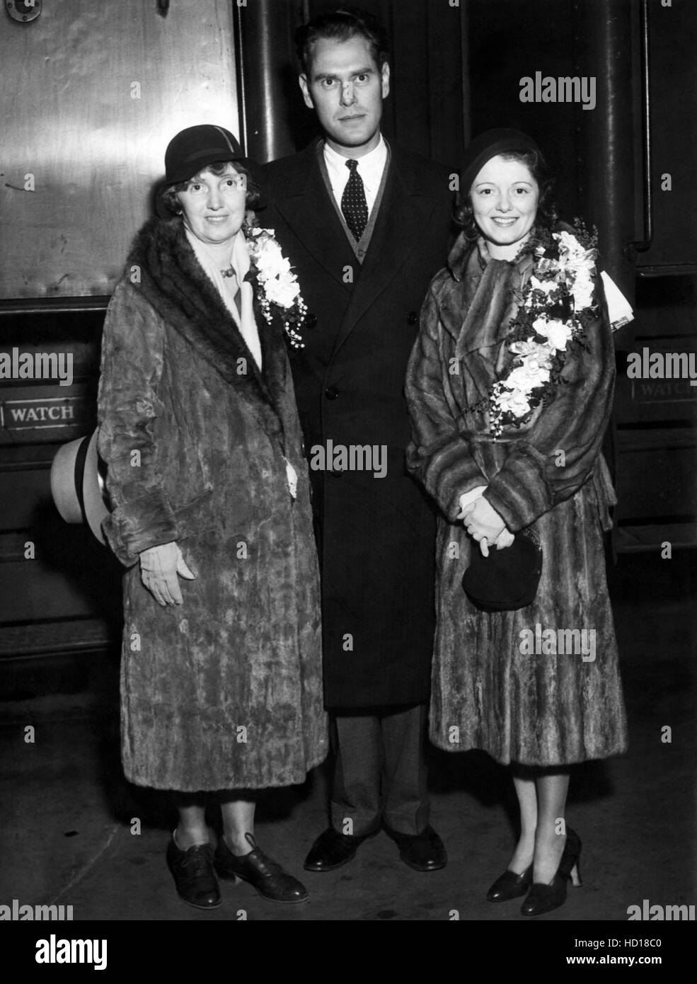 Janet Gaynor (r) with mother, Laura Gaynor, husband, Lydell Peck ...