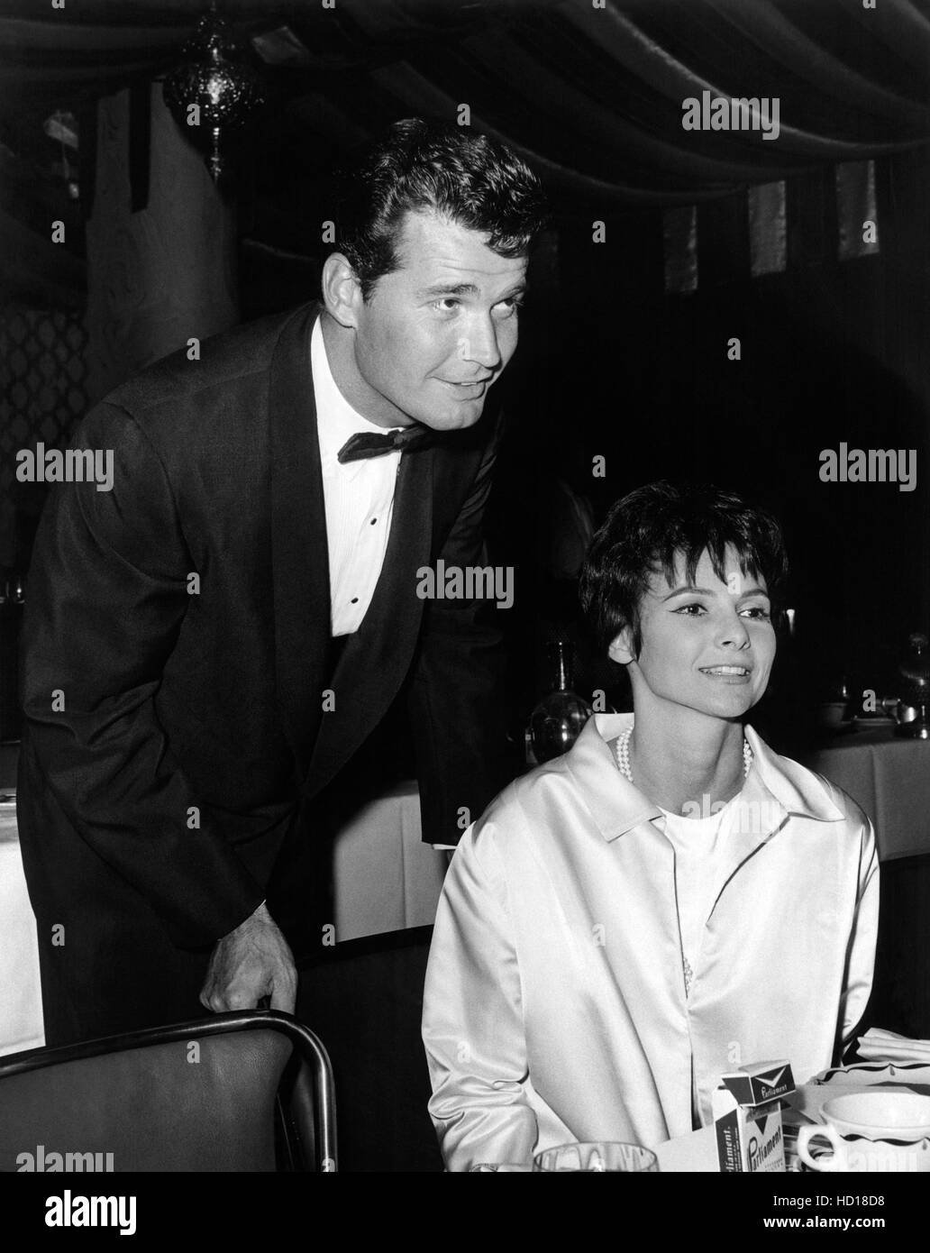 James Garner, Lois Garner at the premeire of SAYONARA, 1957 Stock Photo ...