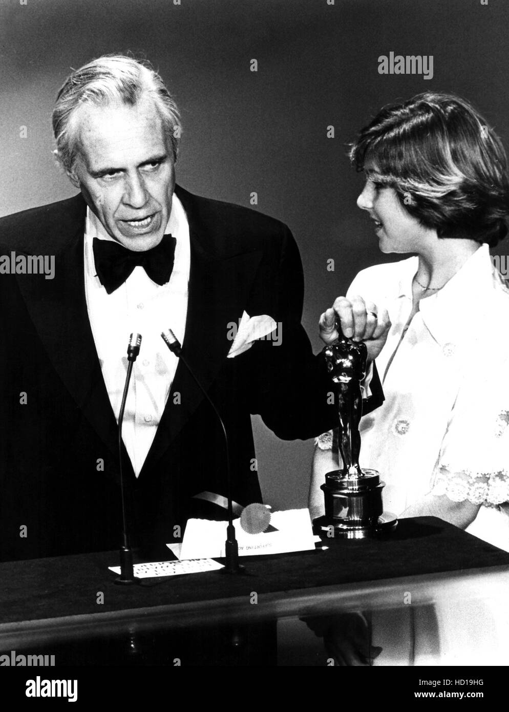 Jason Robards Jr. accepting his Academy Award for ALL THE PRESIDENT'S ...