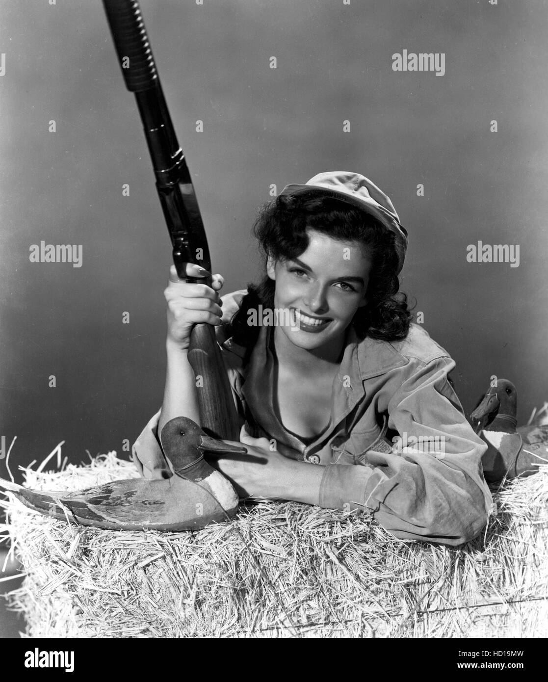 THE OUTLAW, Jane Russell in a publicity pose, 1943 Stock Photo - Alamy