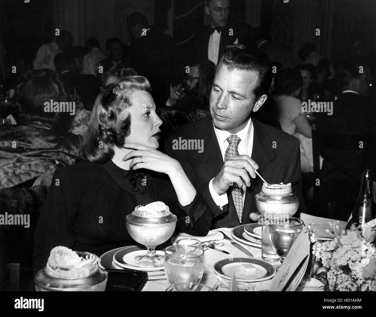 JUNE ALLYSON and DICK POWELL attend a testimonial dinner for Kay Kyser ...