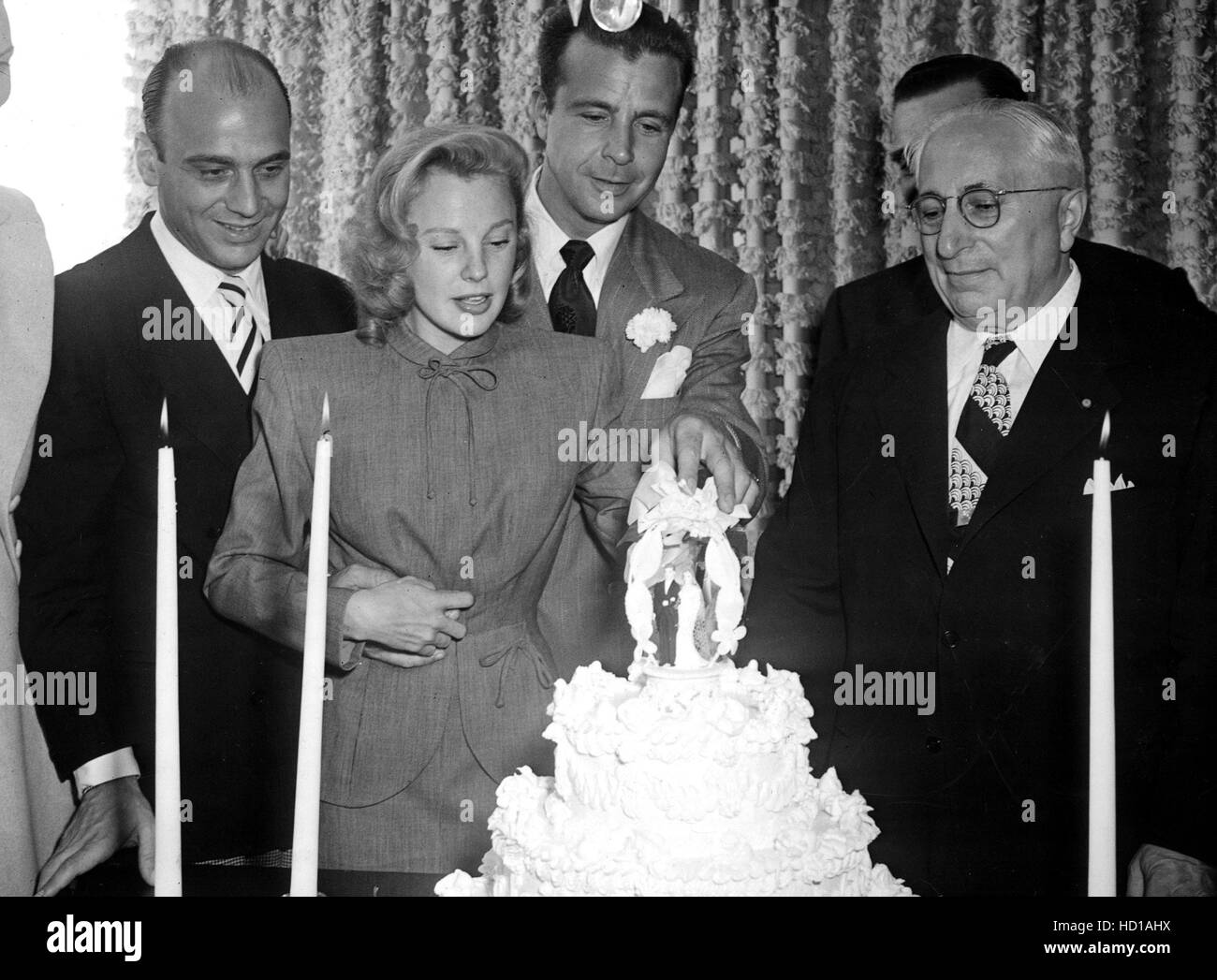 Newlyweds JUNE ALLYSON and DICK POWELL celebrate their marriage by ...