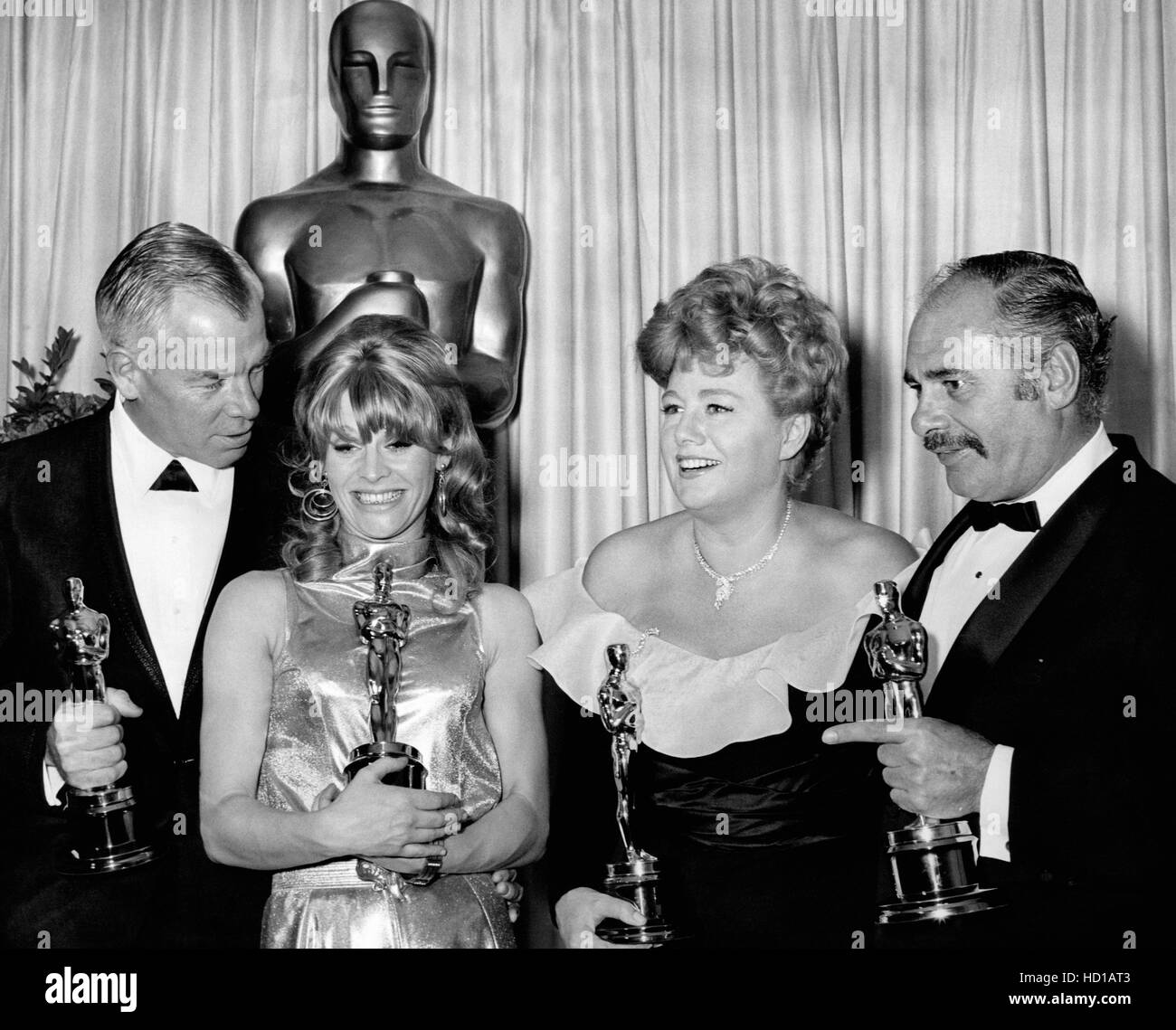 Accepting their Oscars are, from left, Lee Marvin, (CAT BALLOU), Julie ...