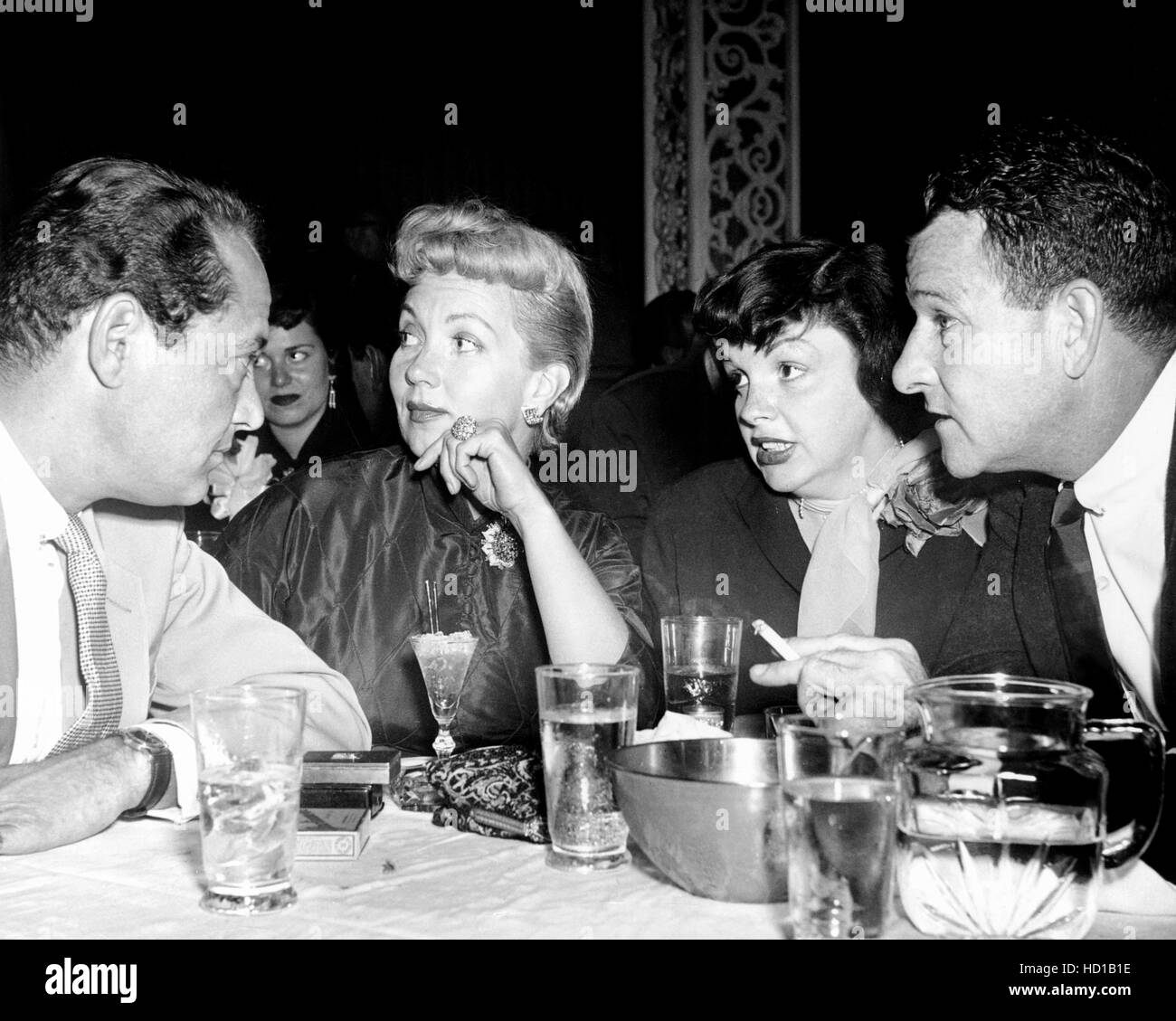 From left, Sid Luft, Ann Sothern, Judy Garland, TV executive Roger Eaton, October 1952 Stock ...