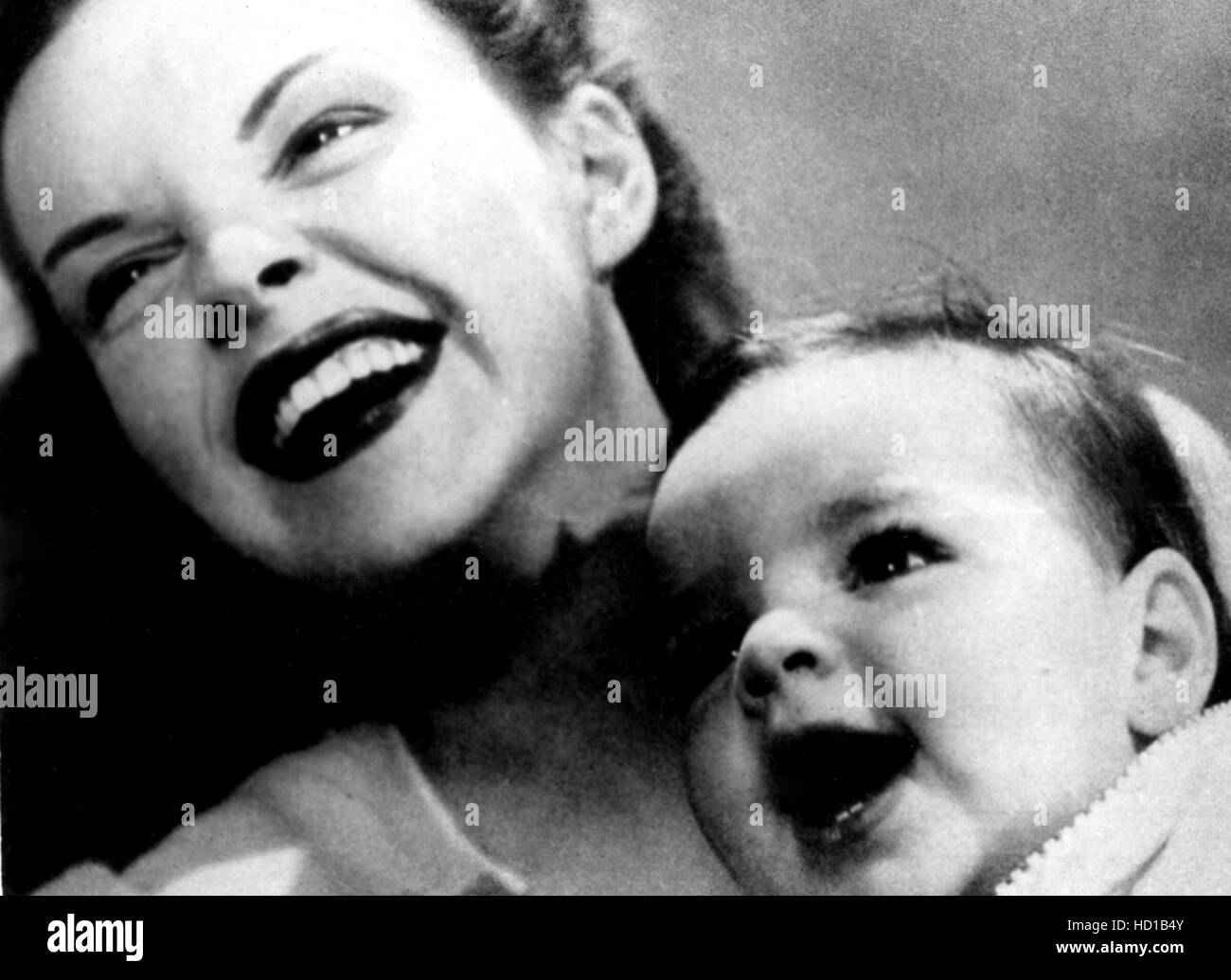 Judy Garland with baby Liza Minnelli, 1947 Stock Photo - Alamy