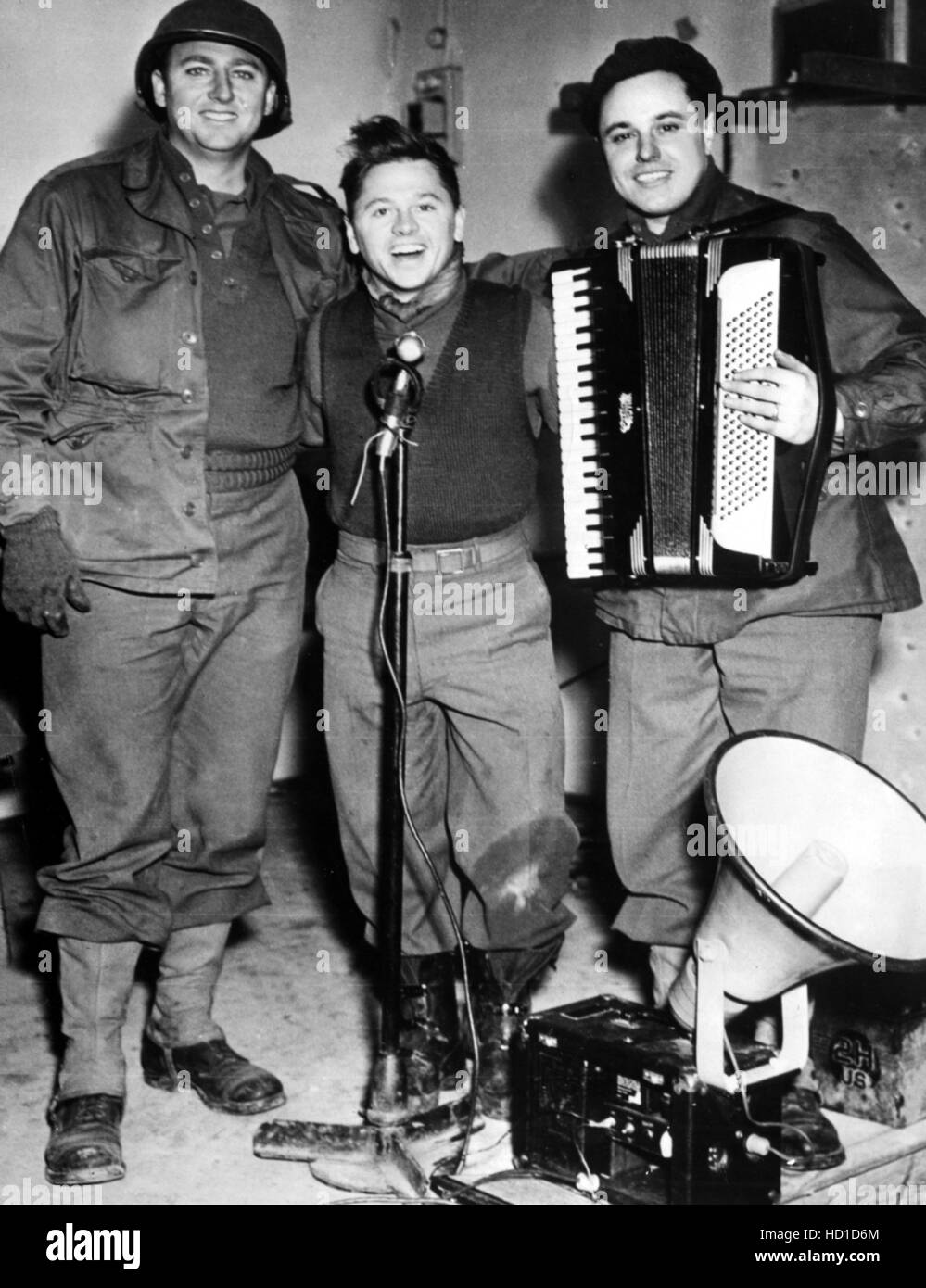 Mickey Rooney (center), wtih Pvt. Mario Pierone (l.), and Pvt. Bob ...