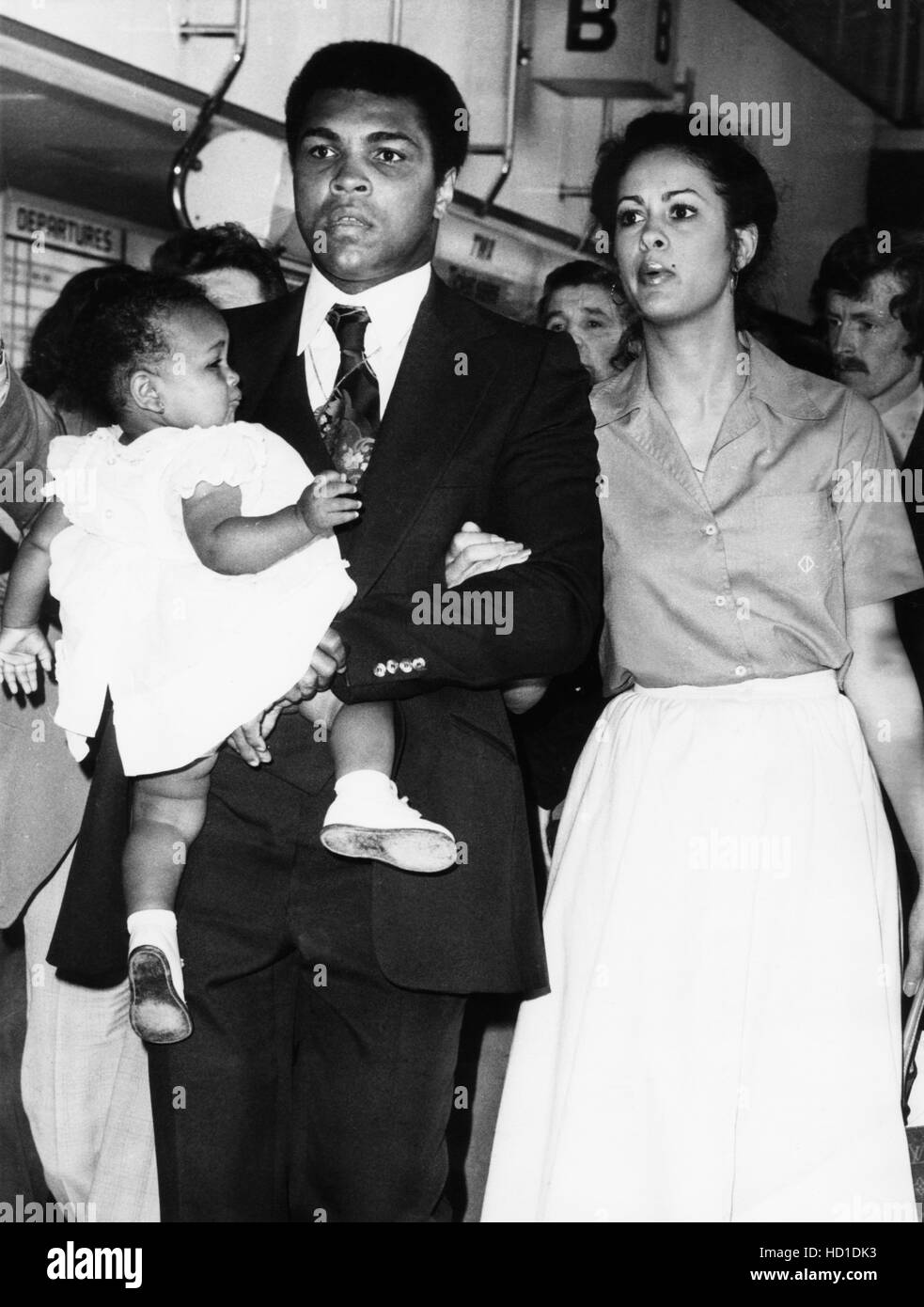 Muhammad Ali (left) holding daughter Hana Ali with wife Veronica Ali on ...