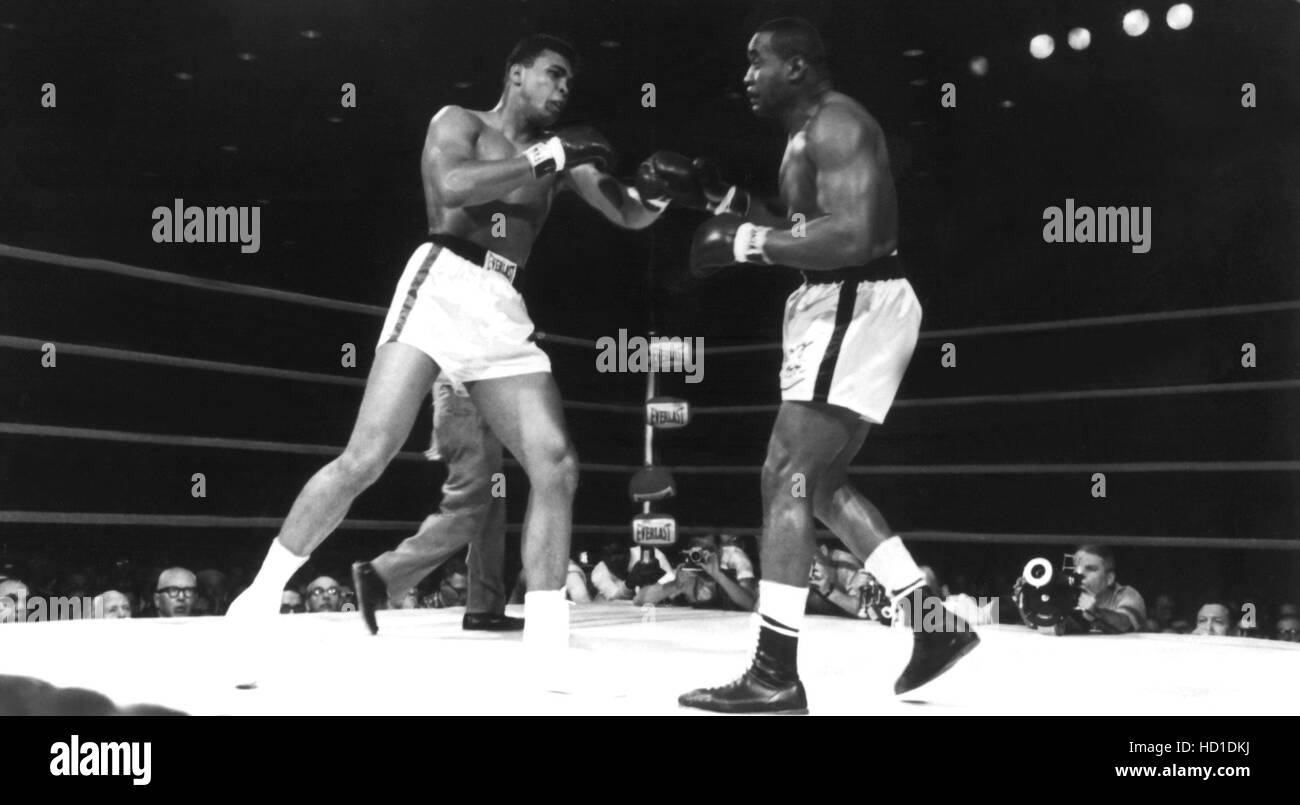 MUHAMMAD ALI (Cassius Clay), fighting Sonny Liston, circa 1964 Stock ...