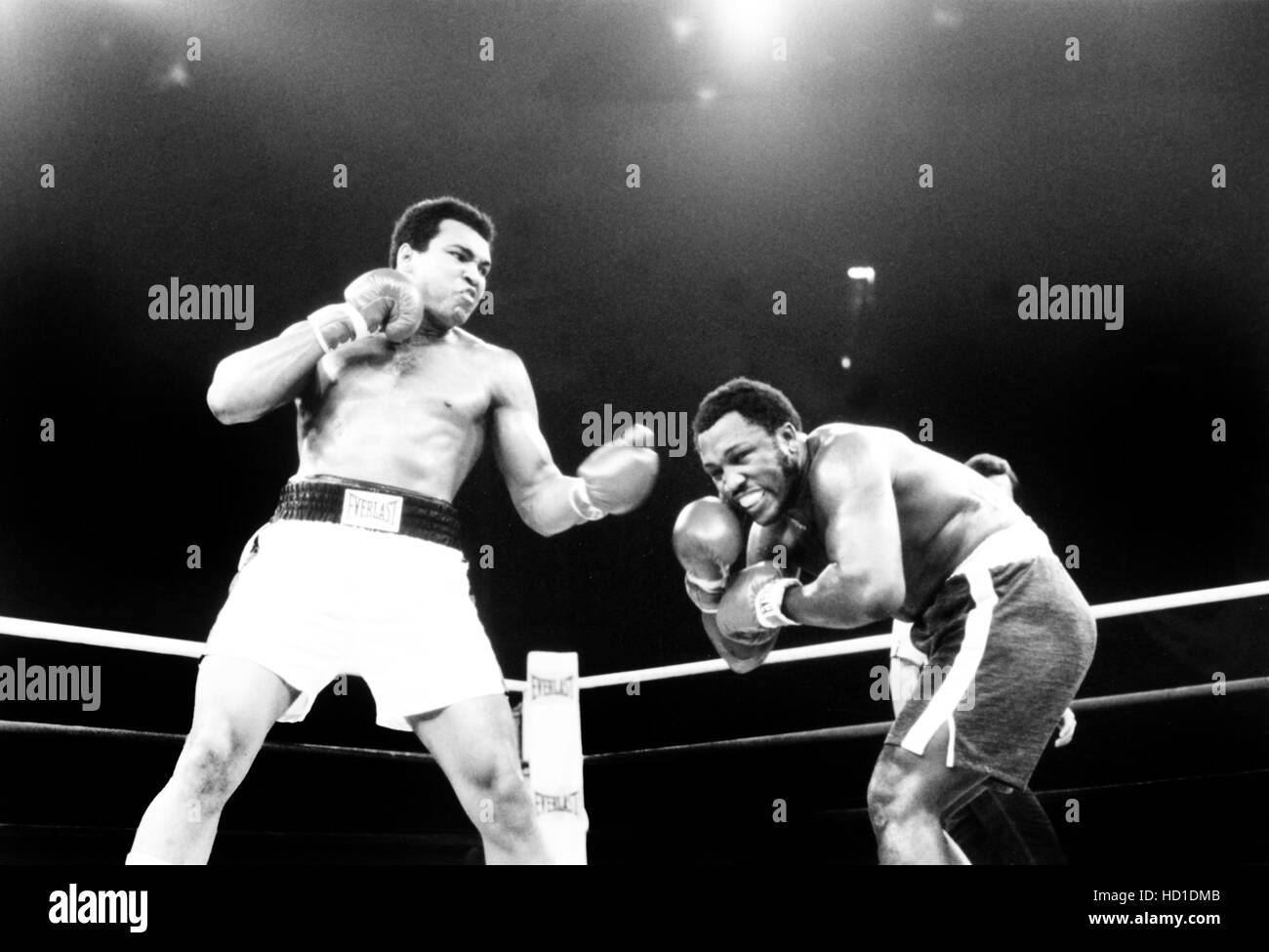 Muhammad Ali (left) fighting Joe Frazier in the Thrilla in Manila fight ...