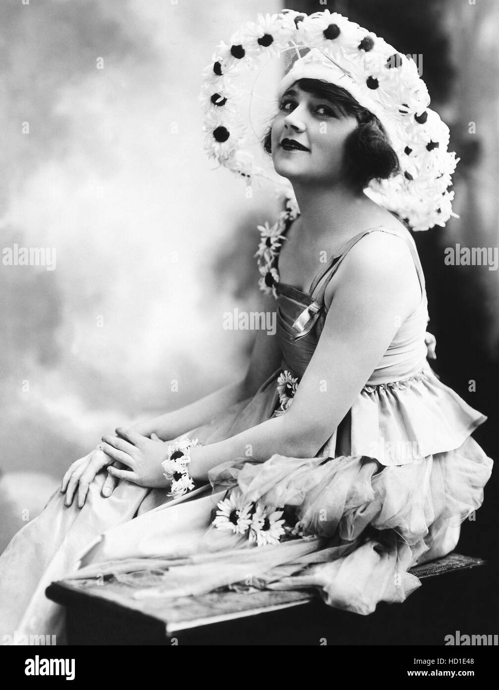Silent movie actress Dorothy Devore, 1920 Stock Photo - Alamy