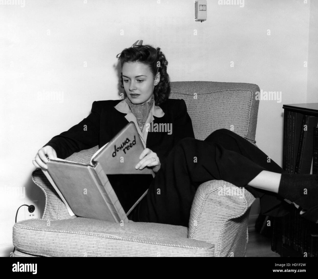 Donna Reed at home, 1943 Stock Photo - Alamy