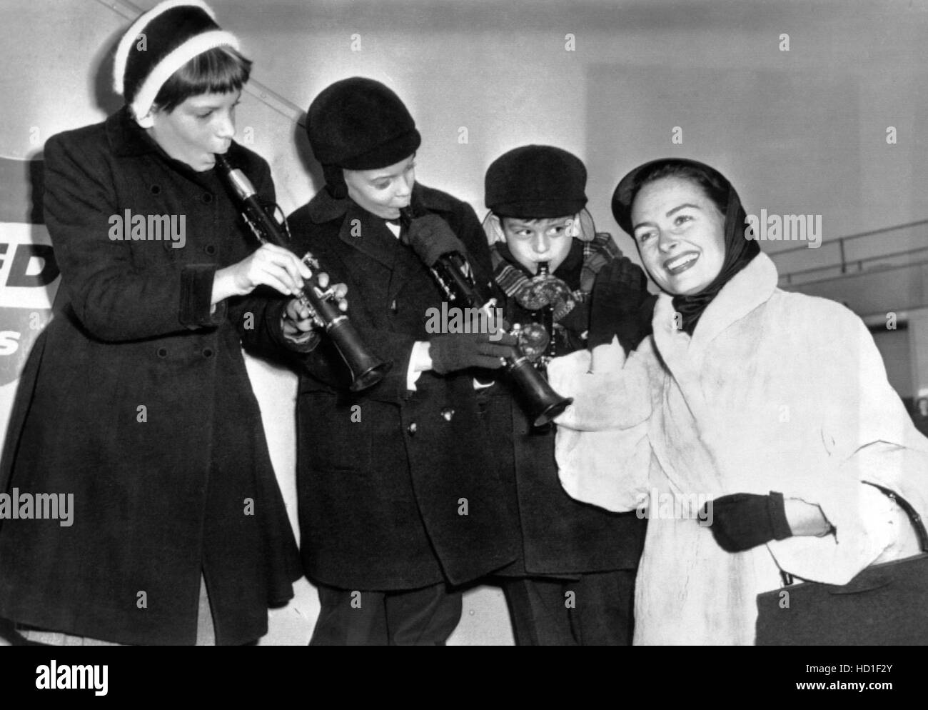 Donna Reed with her children, Penny, Tony, Tim enroute to New York ...