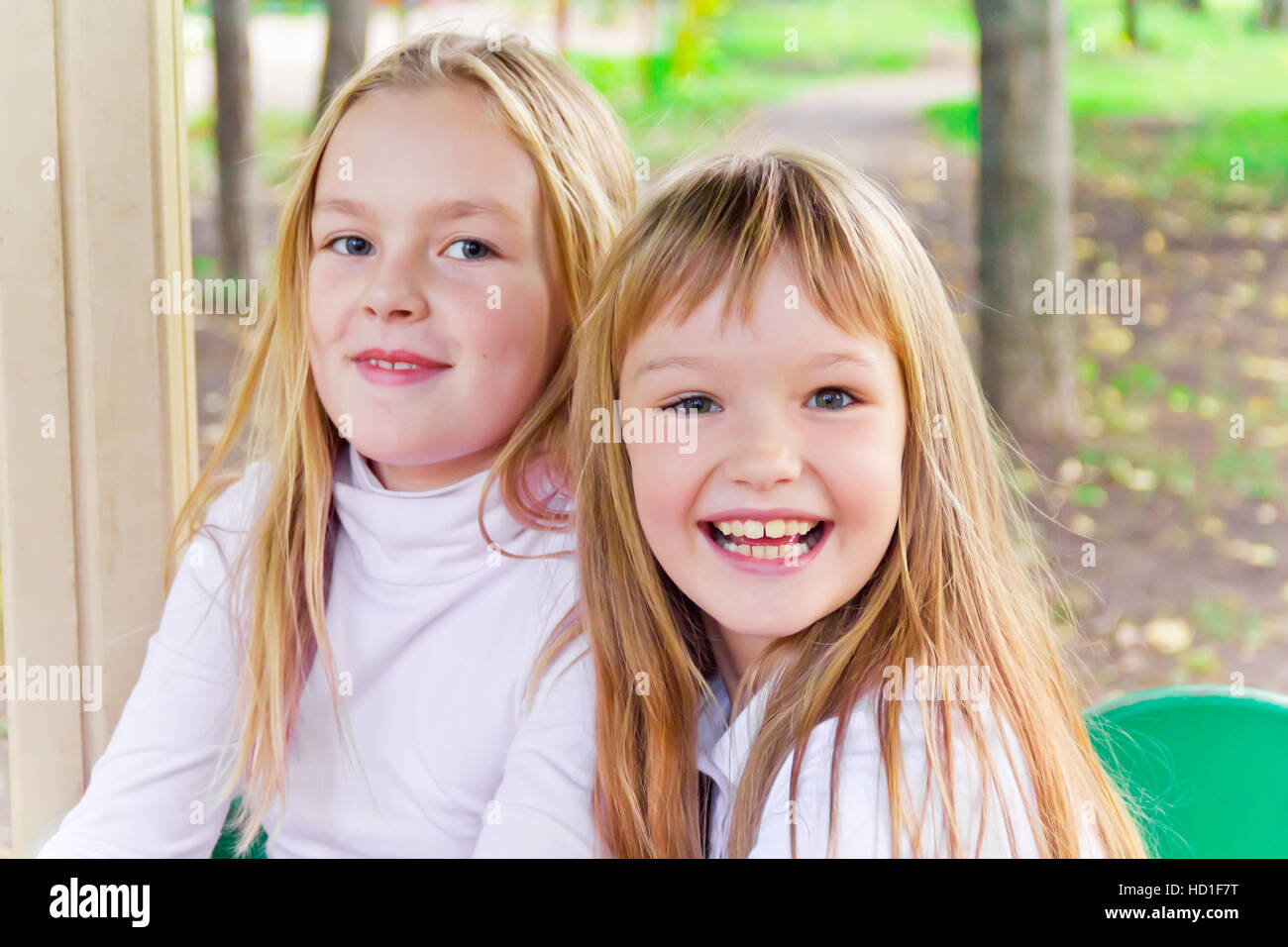 Two girls smiling hi-res stock photography and images - Alamy