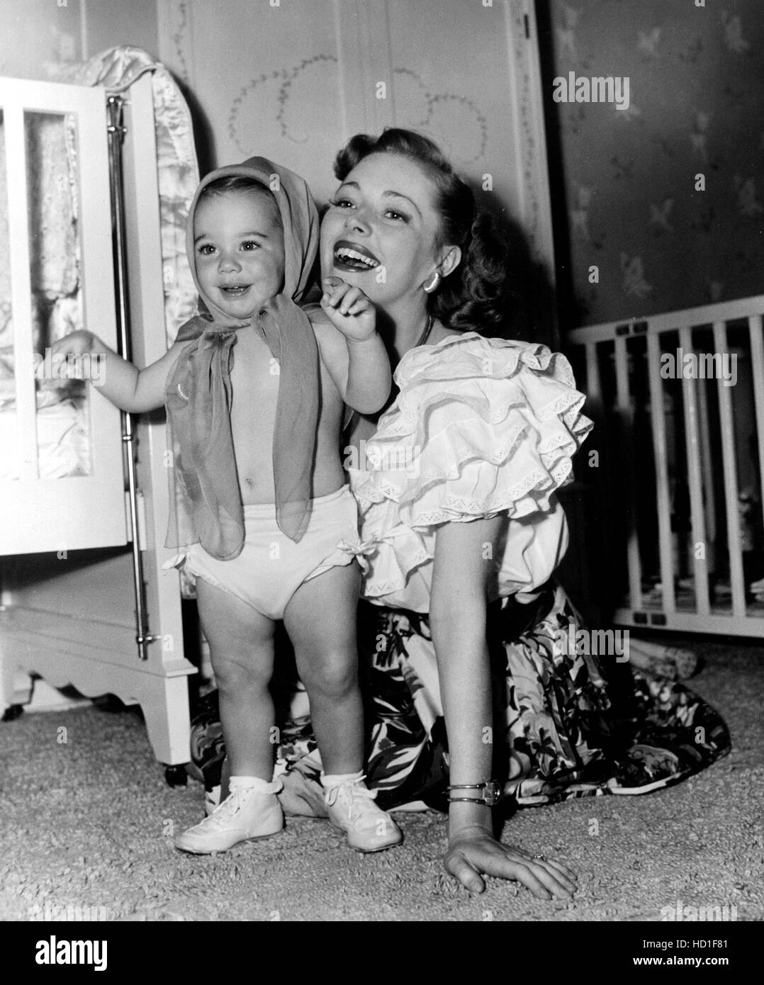 ELEANOR PARKER and her daughter Susan, 1949 Stock Photo - Alamy
