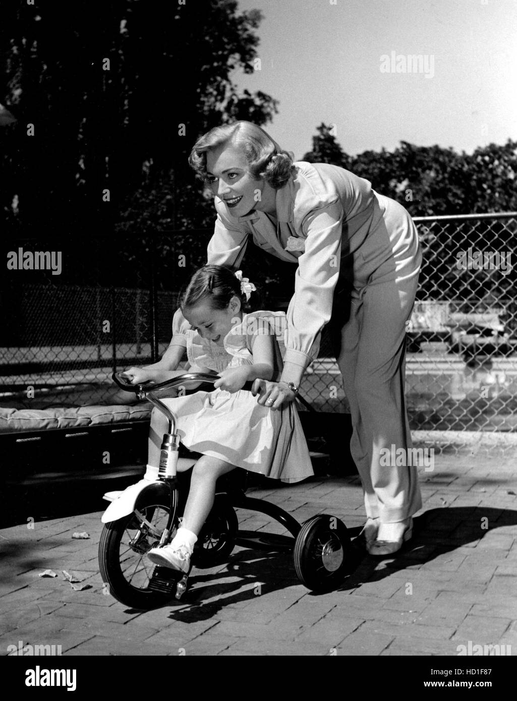 ELEANOR PARKER with her daughter Susan, 1950 Stock Photo - Alamy