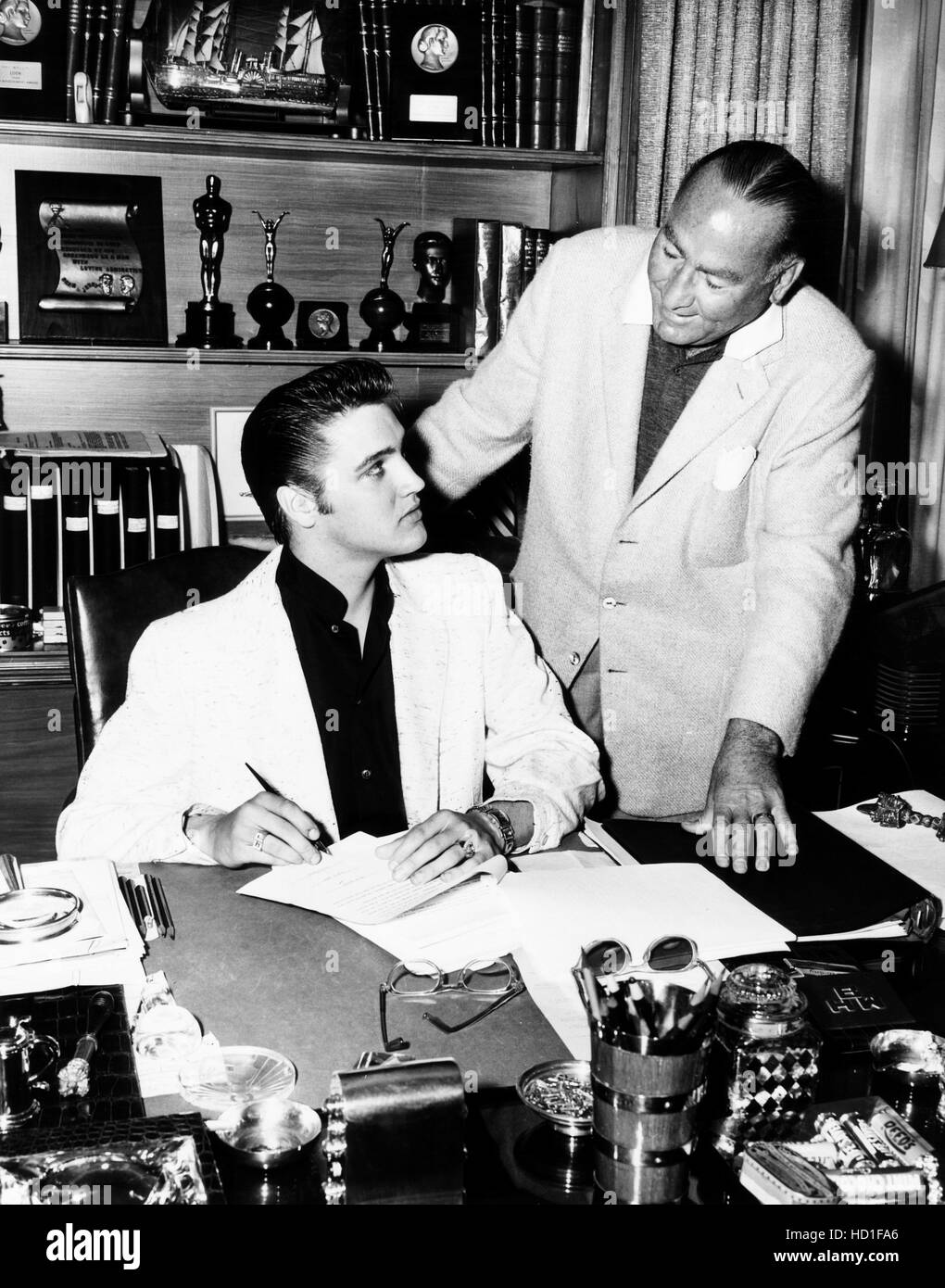Elvis Presley, signing a contract with Paramount's Hal Wallis, 1956 ...