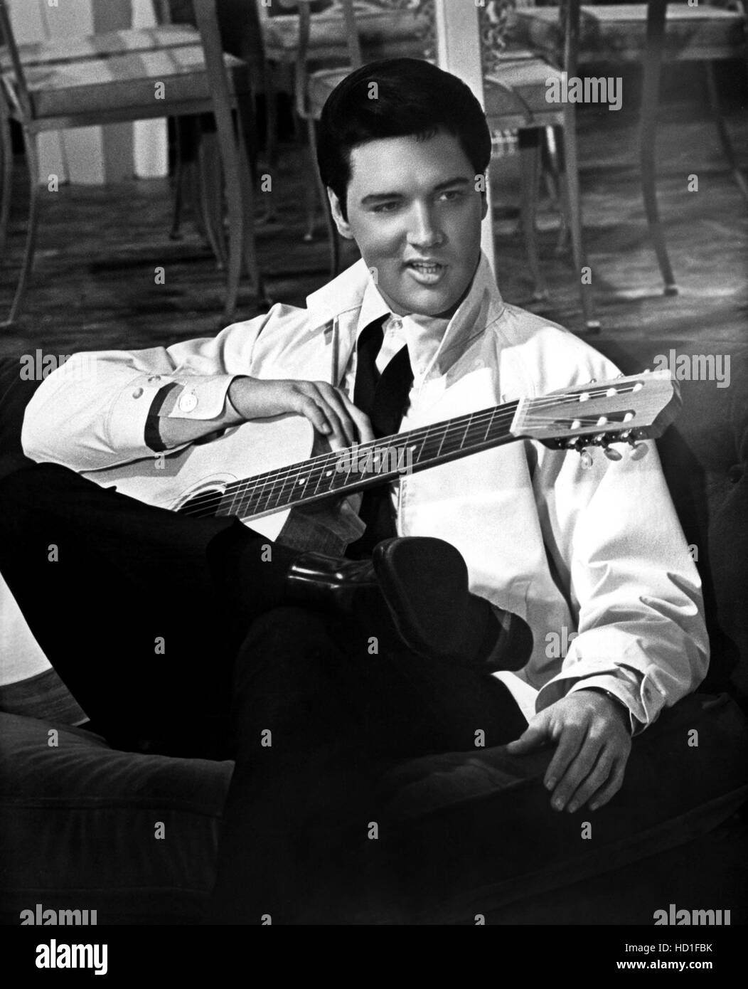 ELVIS PRESLEY takes five during a movie shoot, c. 1960s Stock Photo - Alamy