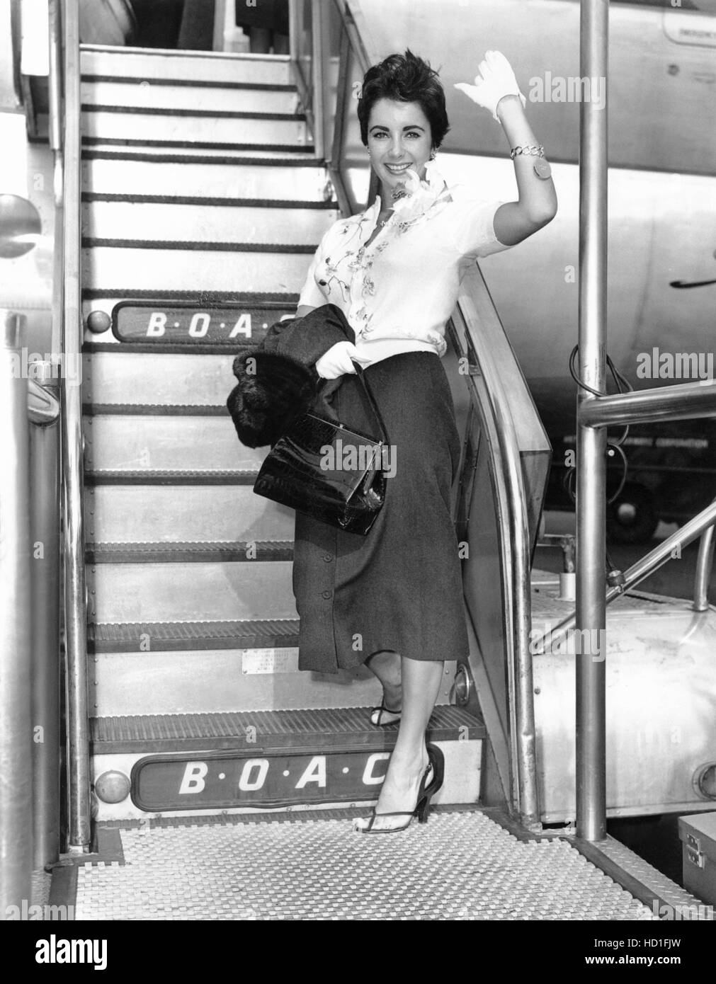 Elizabeth Taylor, on her way to London to join husband Michael Wilding ...