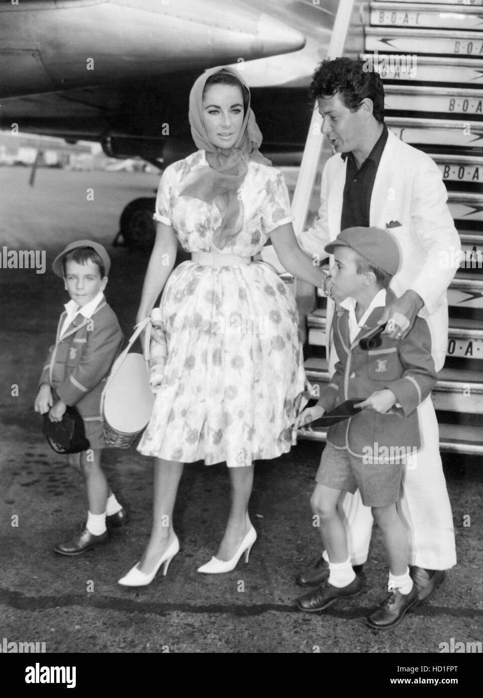 From left, Christopher Wilding, Elizabeth Taylor, Eddie Fisher, Michael ...