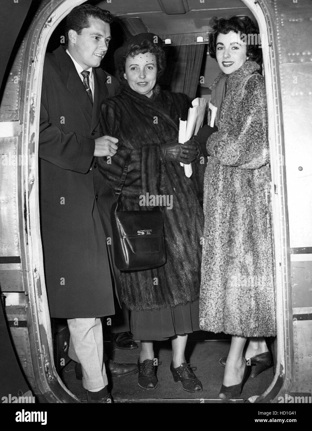 Nicky Hiton, Mrs. Sarah Taylor, Elizabeth Taylor arriving in Chicago ...