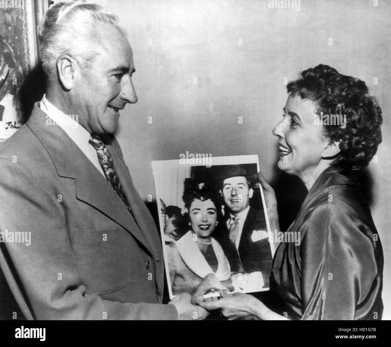 Elizabeth Taylor's parents with photo of their daughter and her new ...