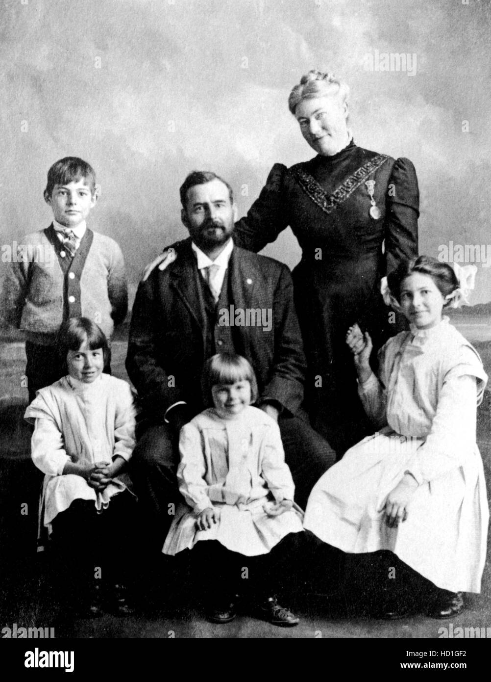 Ernest Hemingway and Family returning from Windemere, 1909 Stock Photo ...