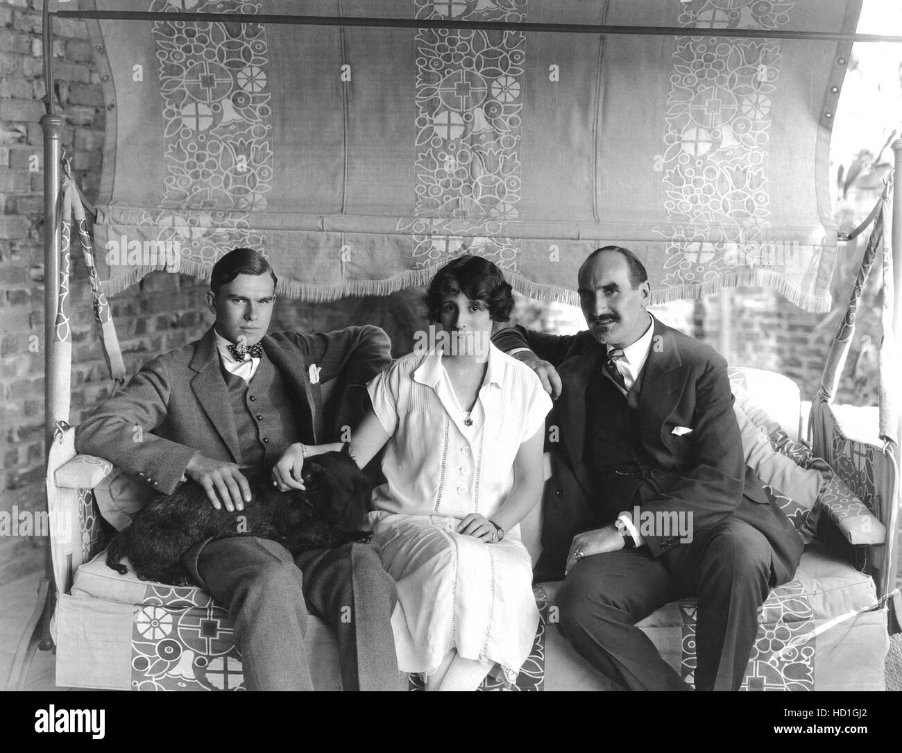 Ernest Torrence, (right), with his wife Elsie and son Ian, 1920s Stock ...