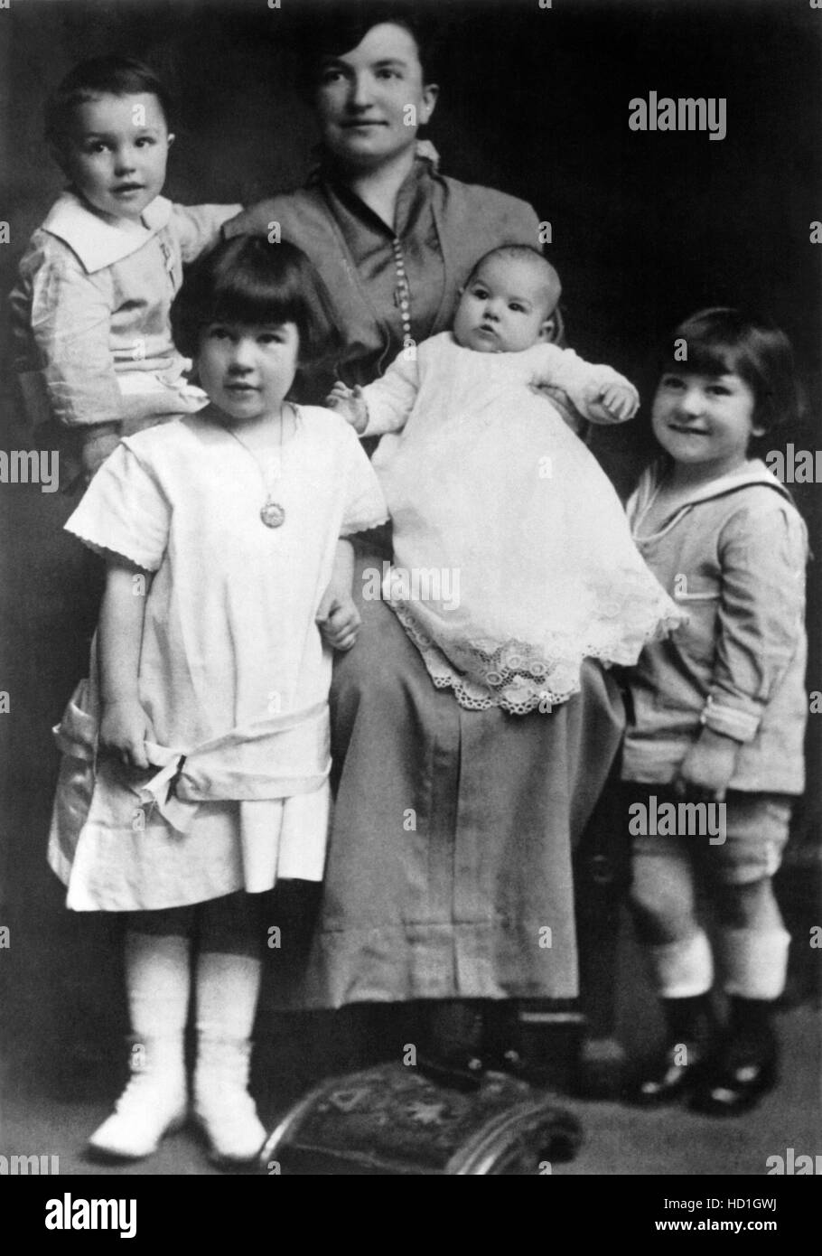 Gene Kelly (far left) with mother and siblings Joan Kelly, Louise Kelly ...