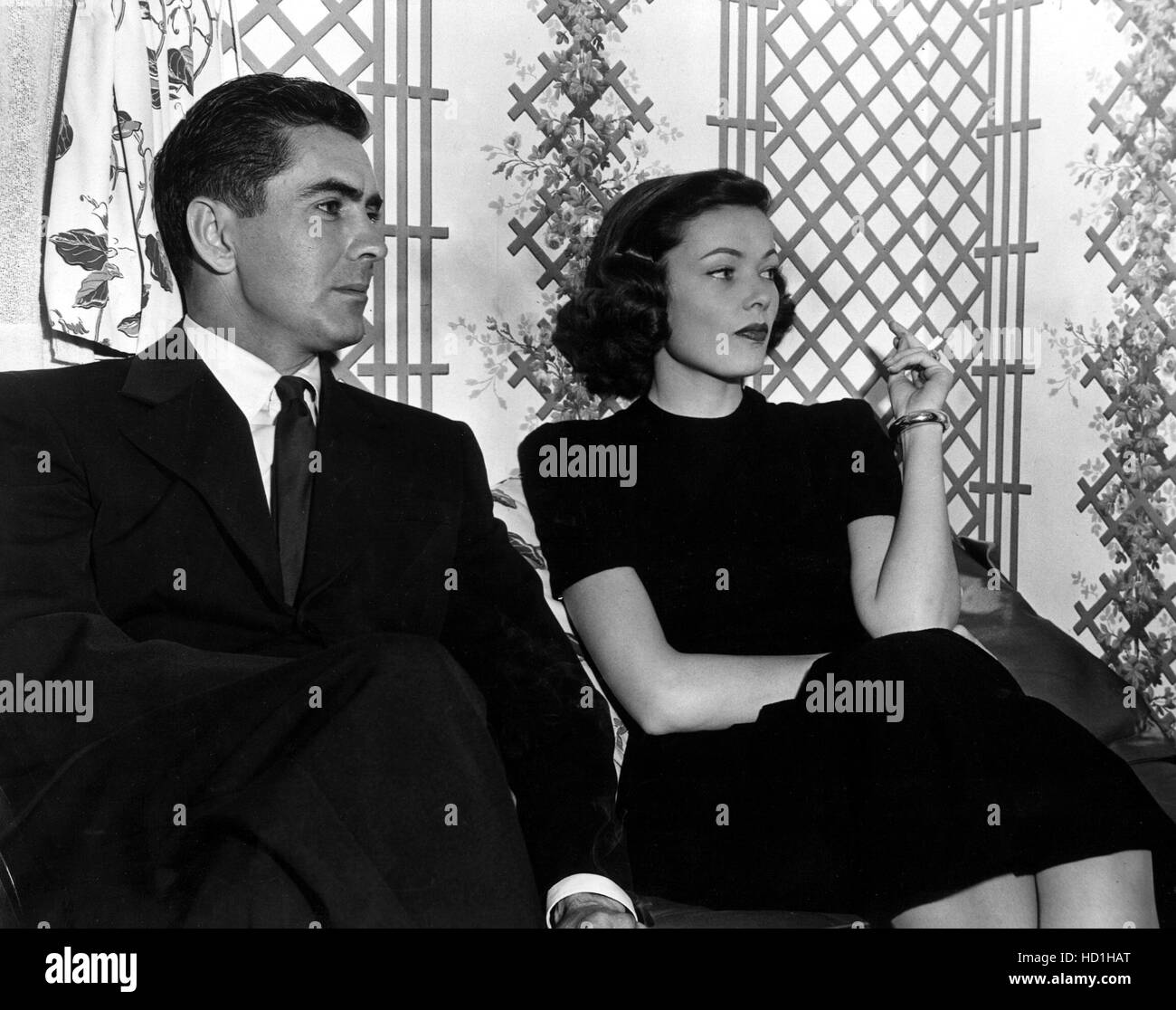 THE RAZOR'S EDGE, Tyrone Power, Gene Tierney on the set, 1946 Stock ...