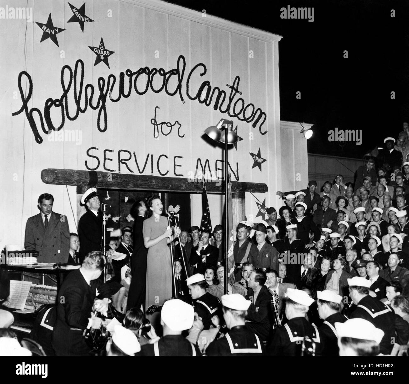 Singer Ginny Simms, entertaining the troops at the Hollywood Canteen ...