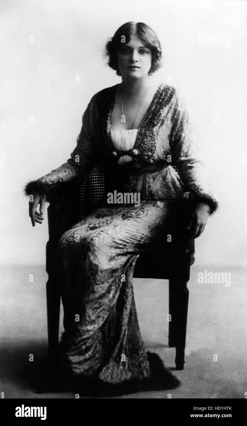 Gladys Cooper, postcard model, ca. 1910s Stock Photo - Alamy