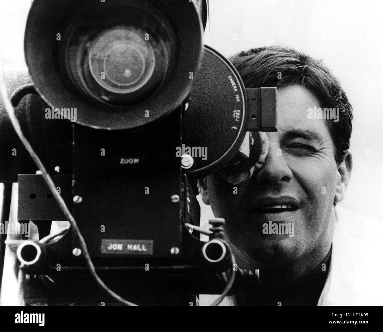 Jerry Lewis looking through the camera viewfinder Stock Photo - Alamy