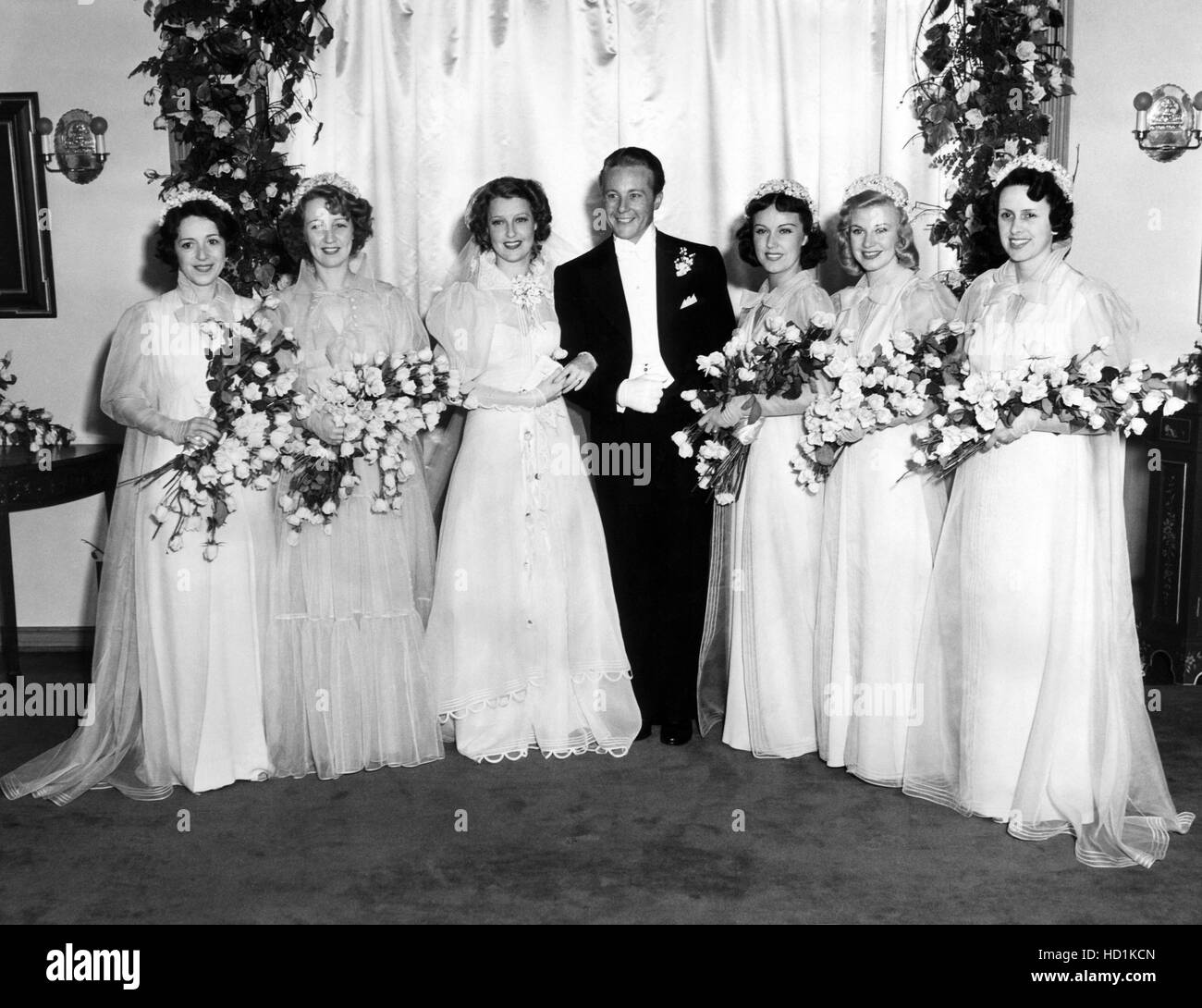 Newlyweds Jeanette MacDonald, Gene Raymond (center) with bridemaids ...