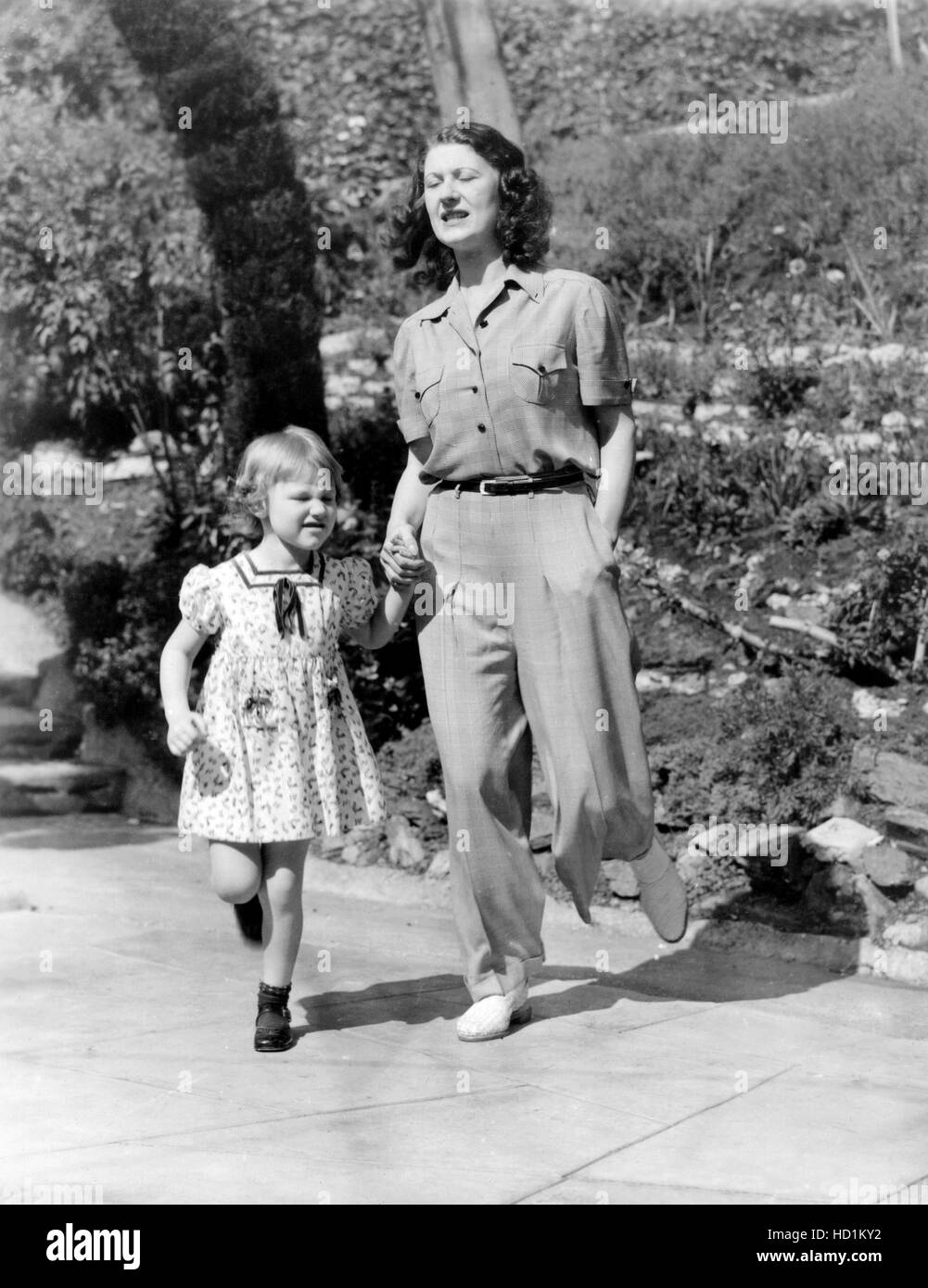 From left: Beverly Wills with her mother, Joan Davis, 1938 Stock Photo ...