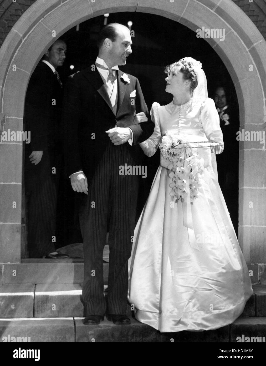 Newleyweds Joan Fontaine and Brian Aherne, 1939 Stock Photo - Alamy