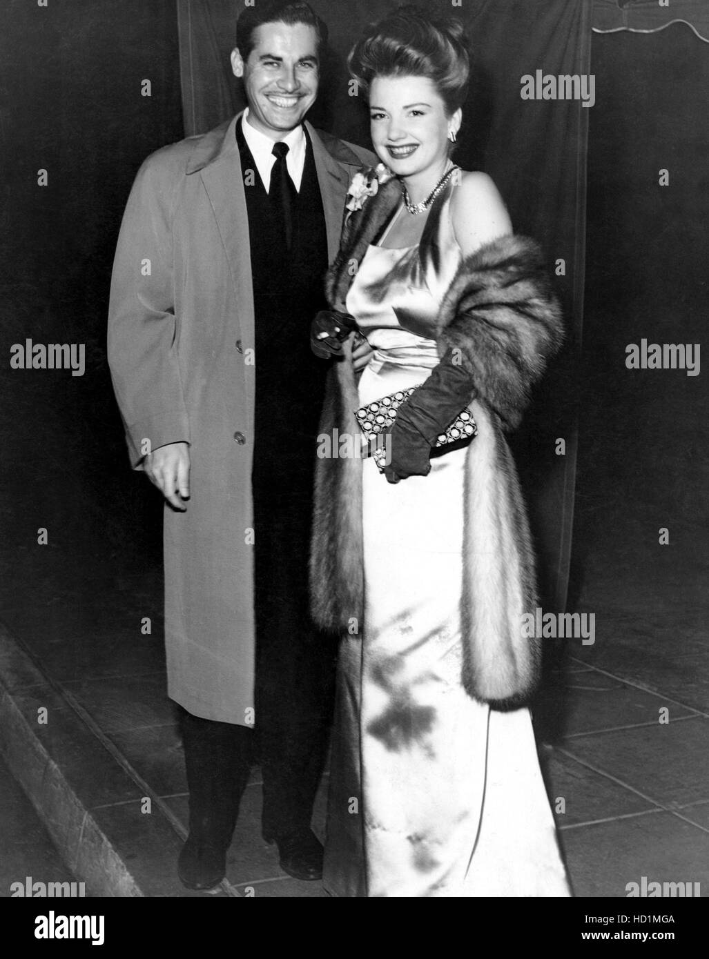 John Hodiak And Anne Baxter ANNE BAXTER & JOHN HODIAK Photo (174 R)