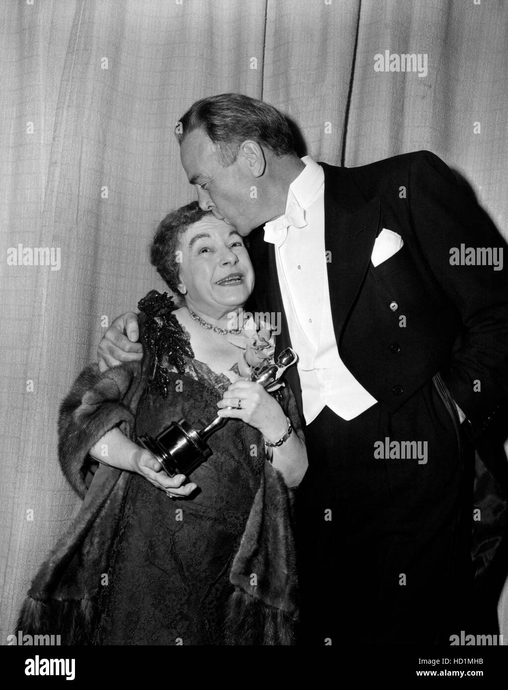 Josephine Hull presented by Dean Jagger with Oscar for Best Supporting ...