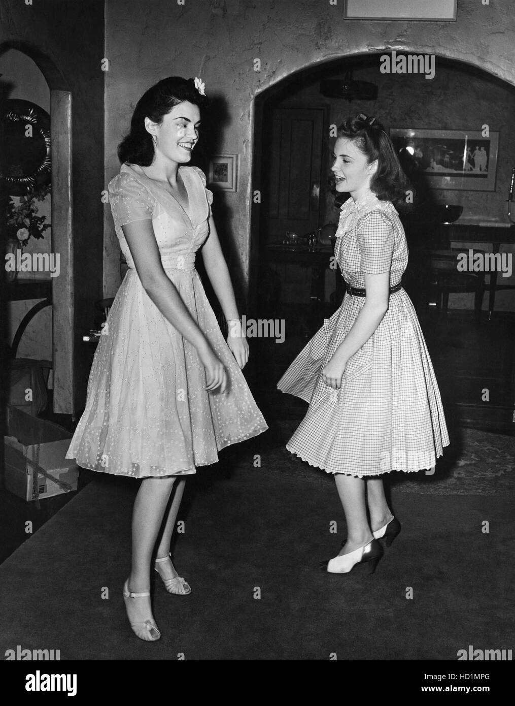 Joan Leslie (right) practicing the rhumba with her sister Mary Brodel ...