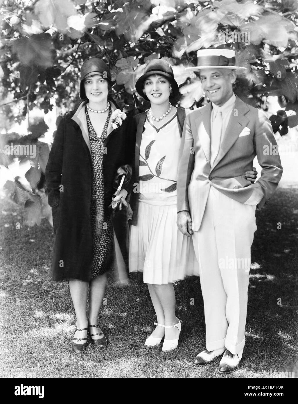 Film starlet Leila Hyams, center, with her parents, Broadway and ...