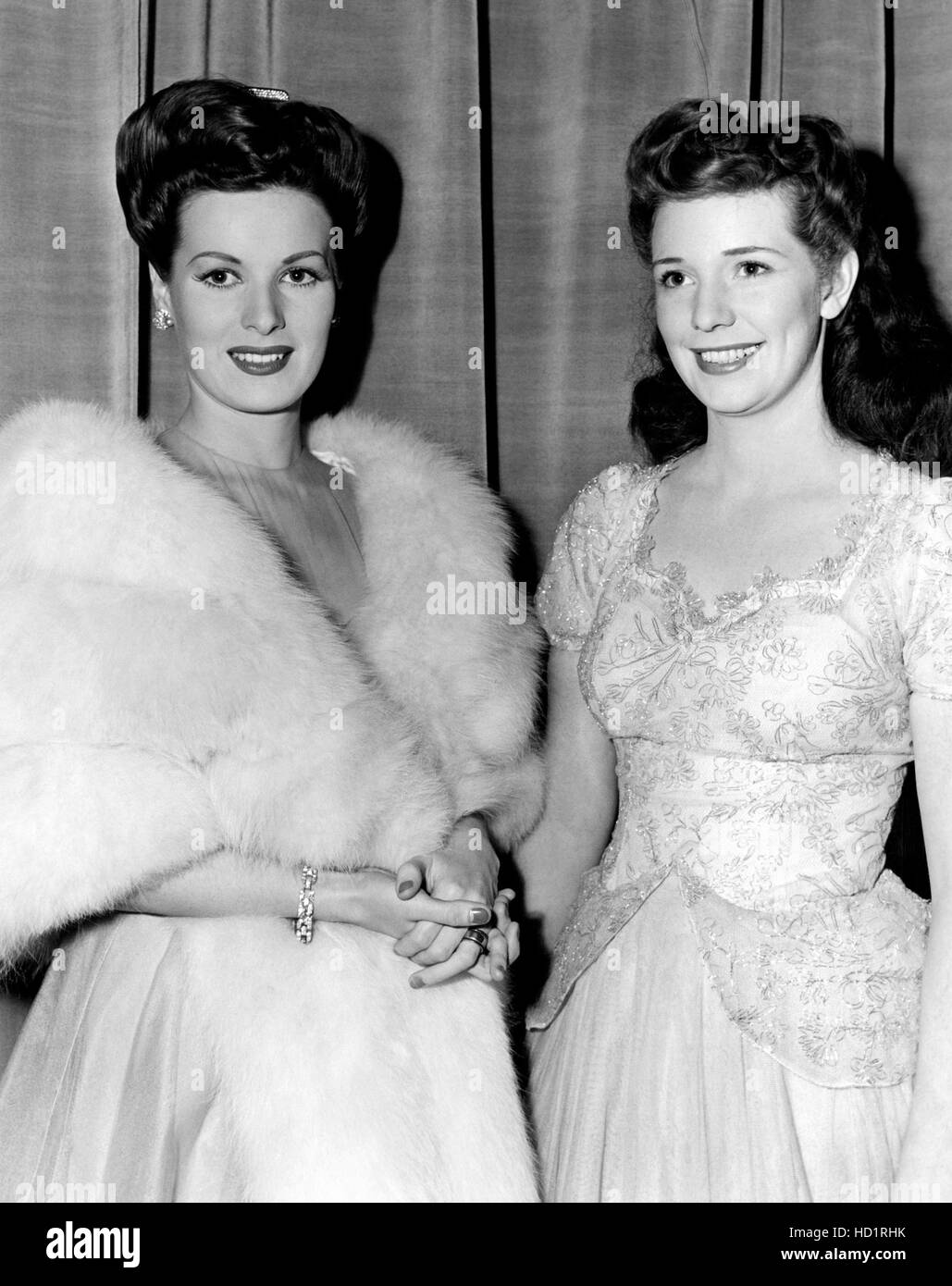 Maureen O'Hara, left, and her stand-in, Lois Whitney, 1943 Stock Photo ...