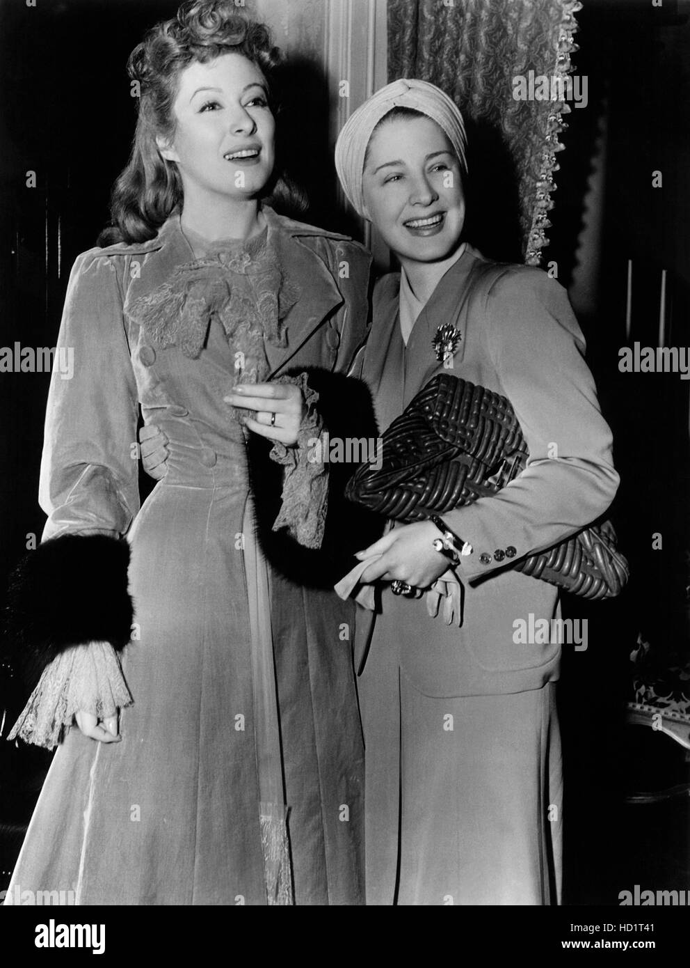 Norma Shearer visits Greer Garson at MGM, October 1941 Stock Photo - Alamy