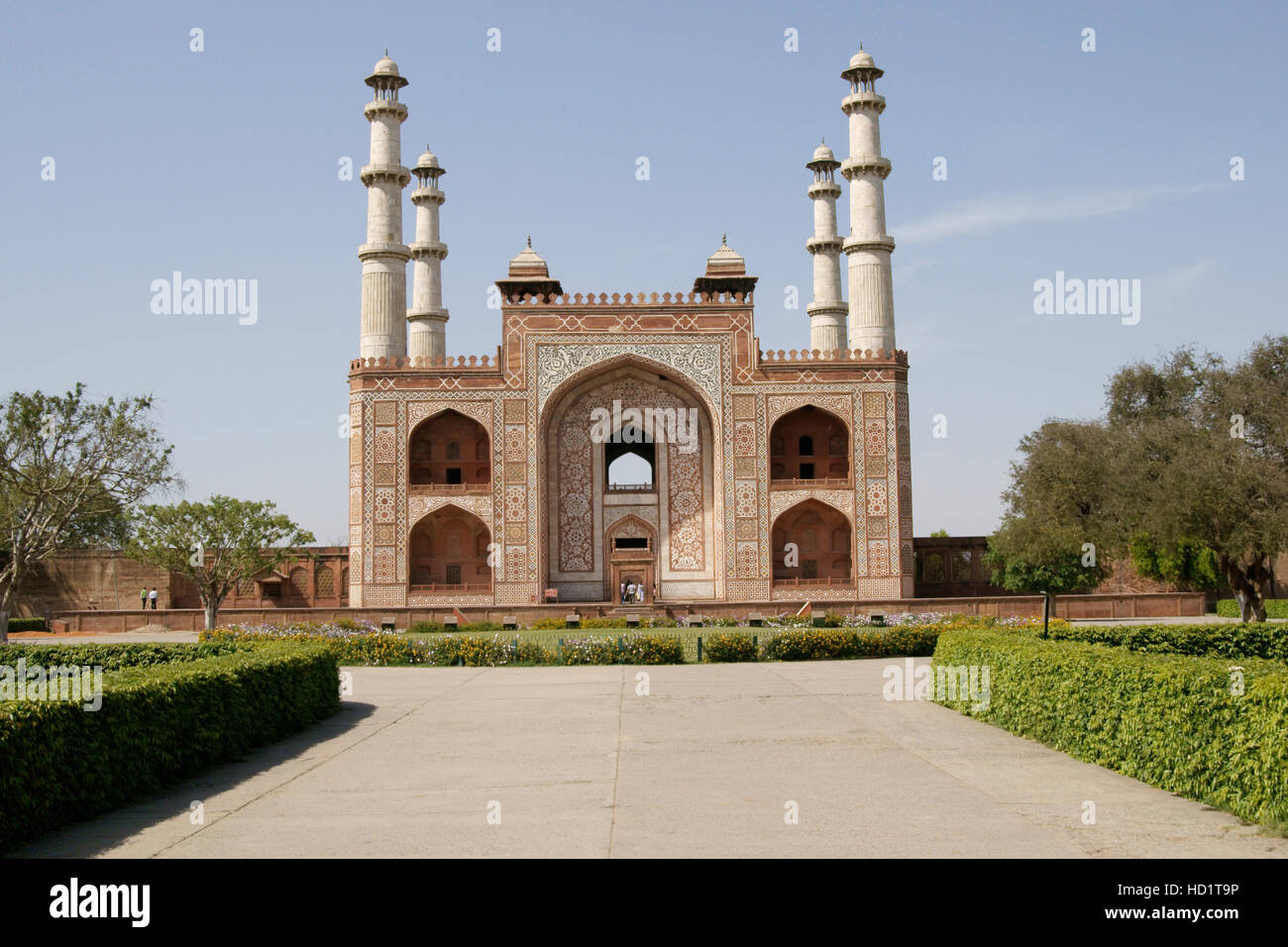 Imposing entrance to the tomb of mughal emperor Akbar at Sikandra on ...