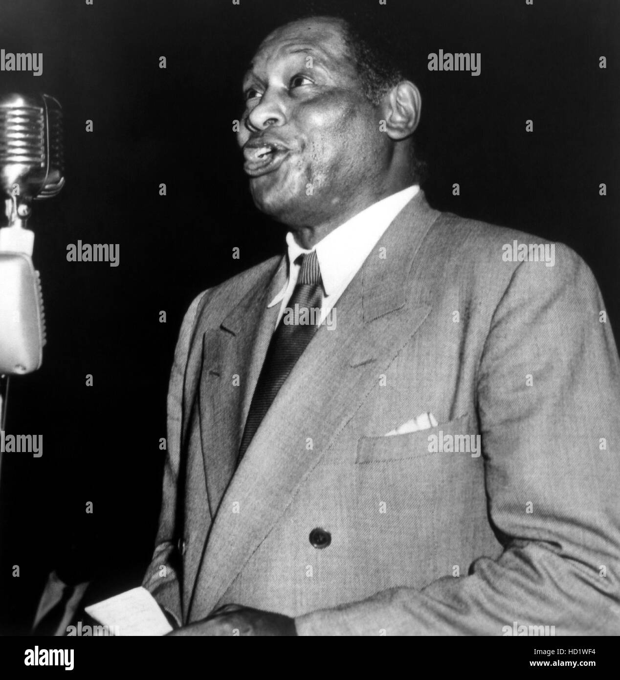 Paul Robeson singing at a New York meeting, ca. 1951 Stock Photo - Alamy