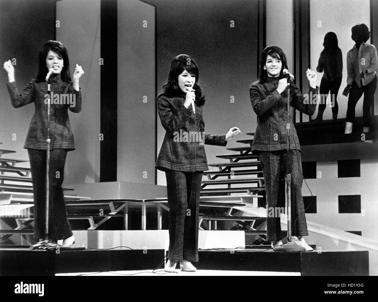 THE RONETTES, Estelle Bennett, Ronnie Spector, Nedra Talley, circa 1966 ...