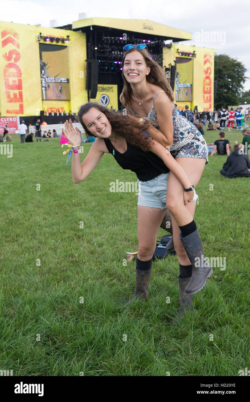 Leeds festival mud hi-res stock photography and images - Alamy