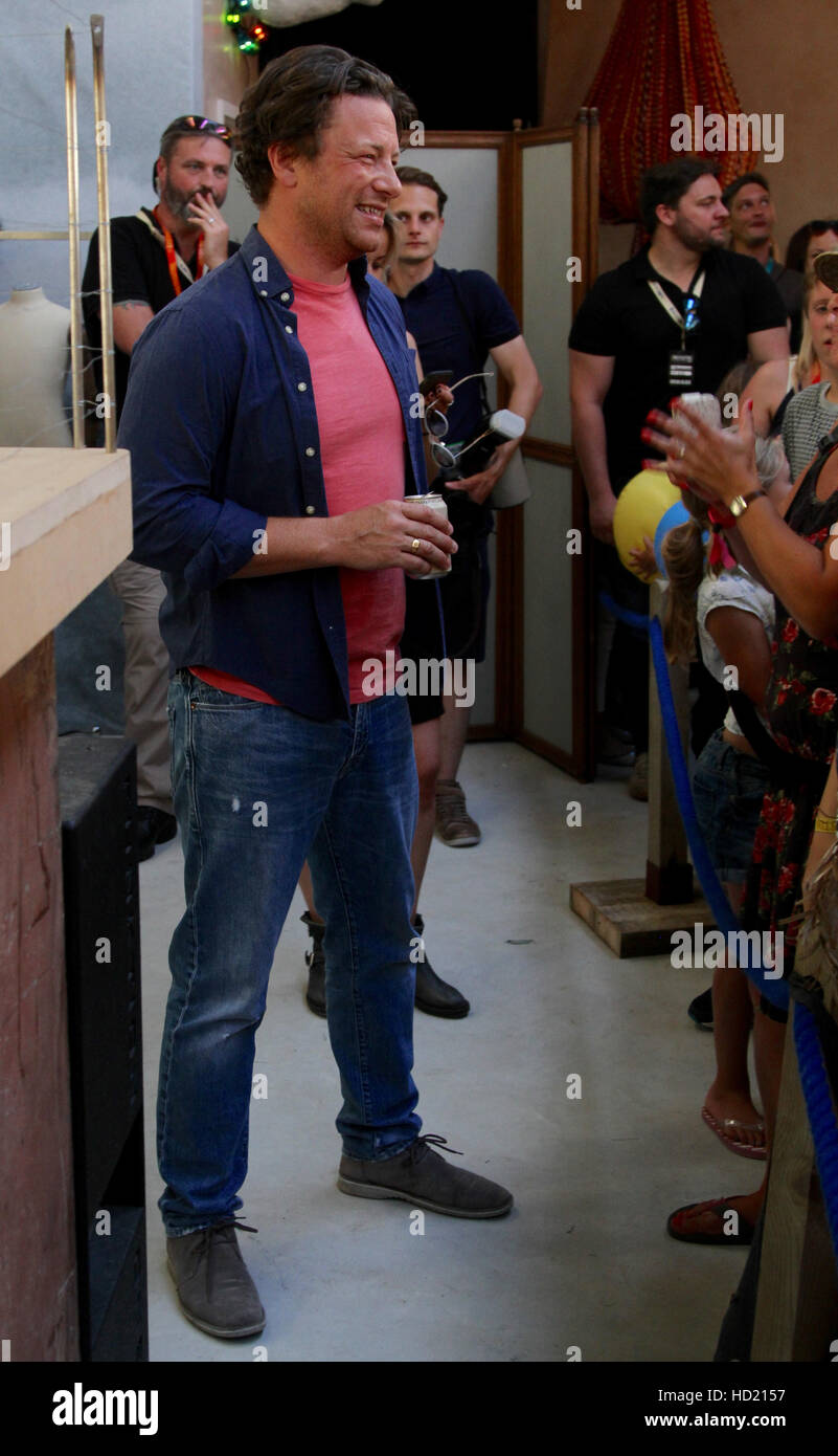 New father Jamie Oliver celebrate's the Big Festival 5th's birthday ...