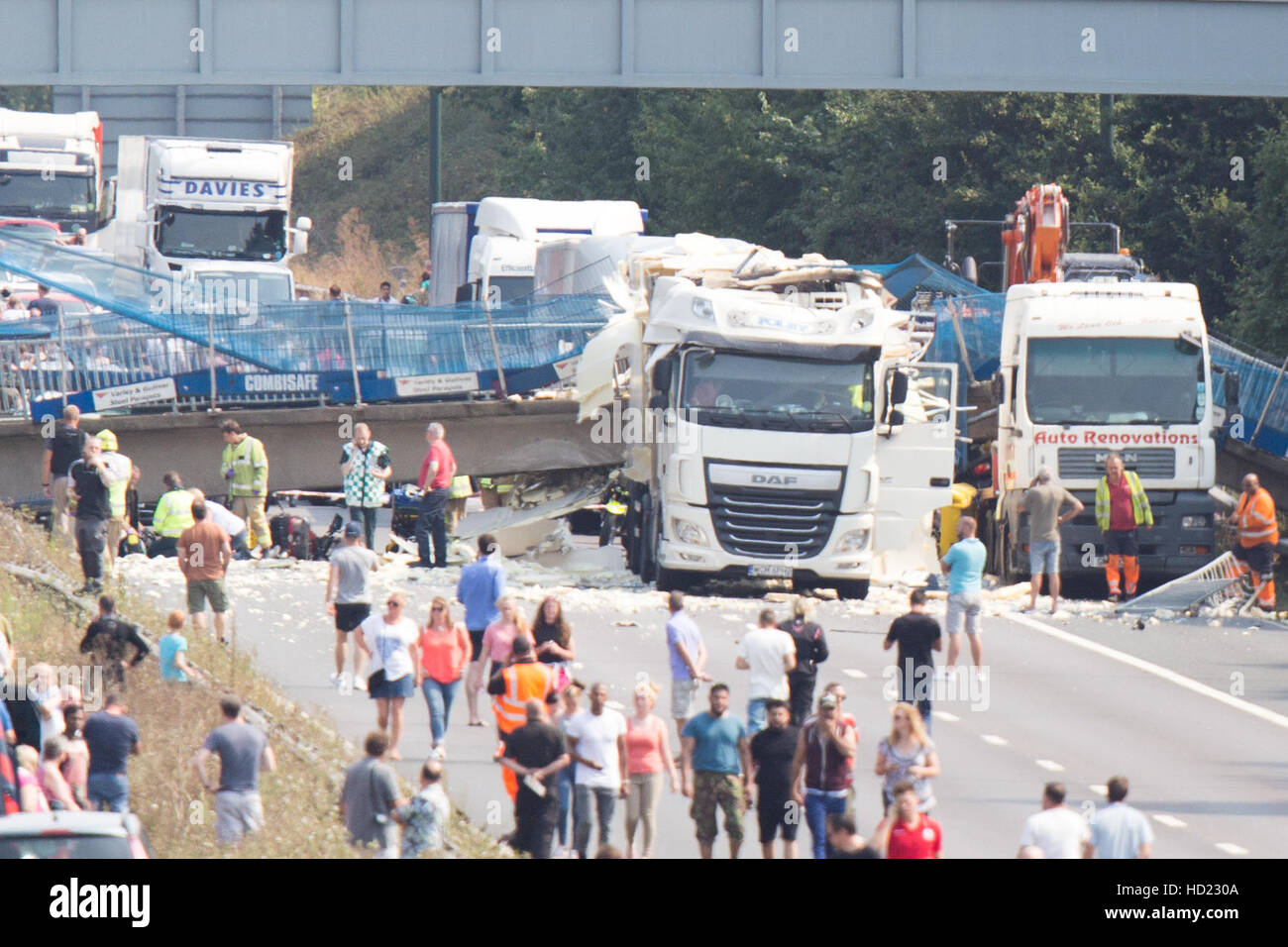A footbridge collapses onto motorway traffic on the M20 in Kent this ...