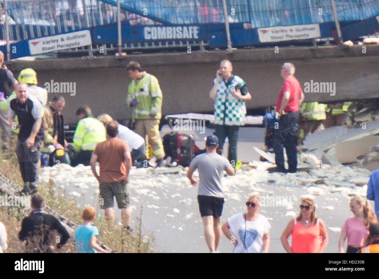 A footbridge collapses onto motorway traffic on the M20 in Kent this ...